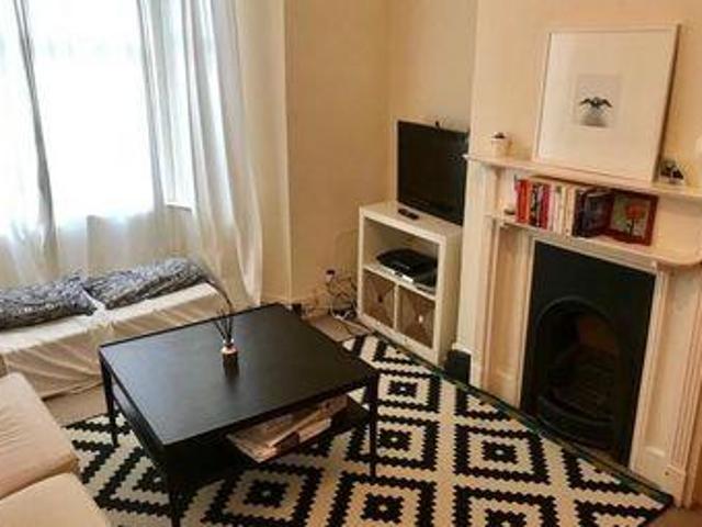 4 Bedrooms Terraced house for rent in Aycliffe Road, London W12
