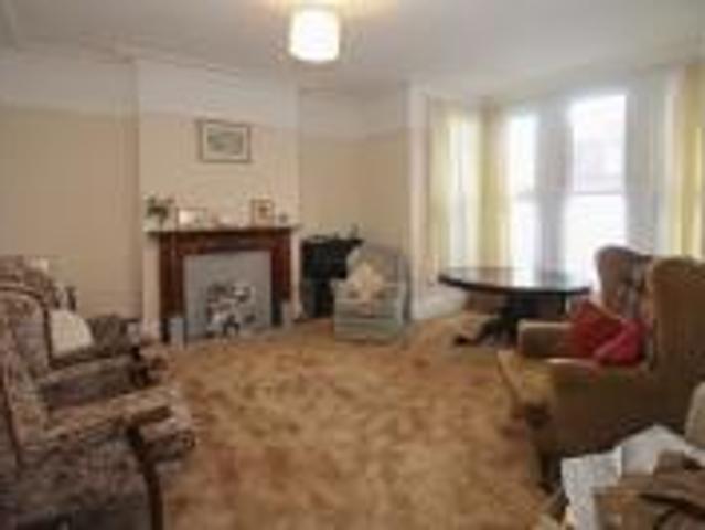 4 Bedrooms Terraced house for rent in Airlie Gardens, Ilford IG1