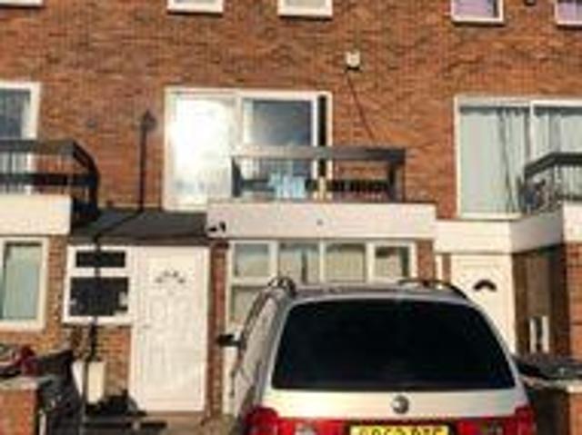 4 Bedrooms Terraced house for rent in Arkley Road, London E17