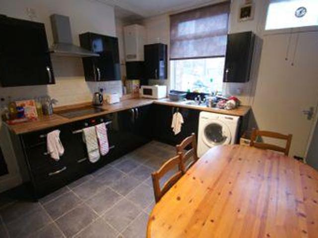 4 Bedrooms Terraced house for rent in Ashville Grove, Hyde Park, Leeds LS6