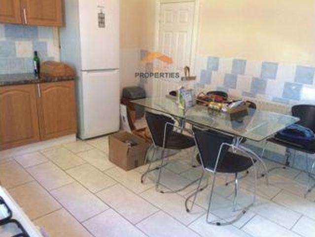 4 Bedrooms Terraced house for rent in Burley Lodge Road, Hyde Park, Leeds LS6