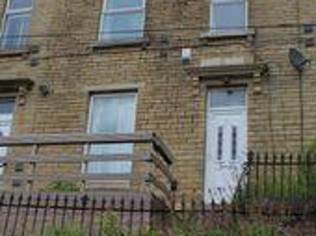 4 Bedrooms Terraced house for rent in Bankfield Road, Springwood, Huddersfield HD1
