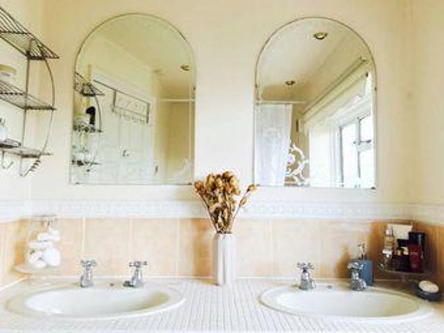 4 Bedrooms Terraced house for rent in Bastable Avenue, Barking, Essex IG11