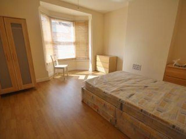 4 Bedrooms Terraced house for rent in Barclay Street, West End, Leicester LE3
