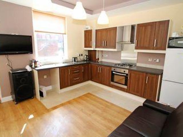 4 Bedrooms Terraced house for rent in Beechwood Road, Burley, Leeds LS4
