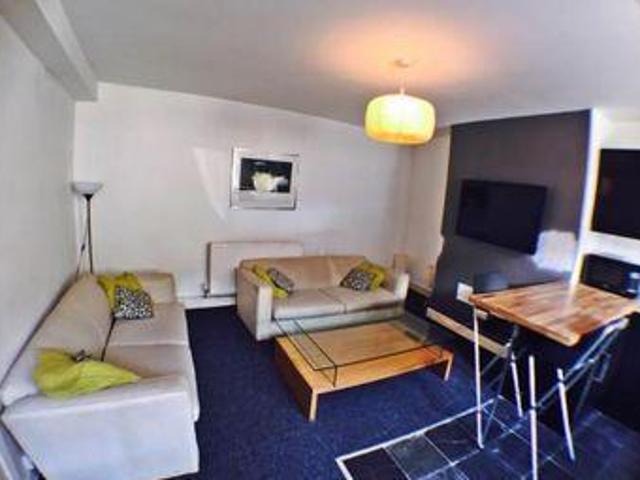 4 Bedrooms Terraced house for rent in Brudenell View, Leeds LS6