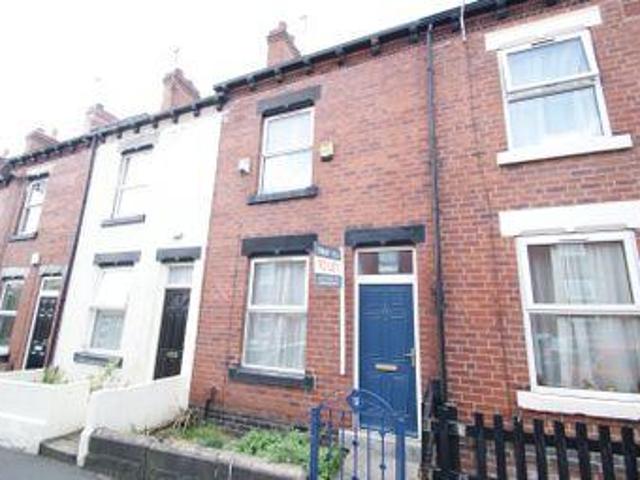 4 Bedrooms Terraced house for rent in Carberry Place, Hyde Park, Leeds LS6