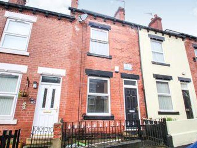 4 Bedrooms Terraced house for rent in Carberry Place, Hyde Park, Leeds LS6