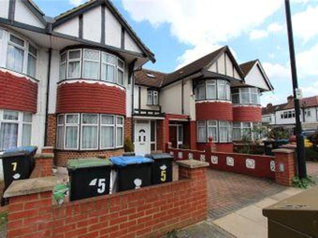 4 Bedrooms Terraced house for rent in Chequers Way, Palmers Green, London N13