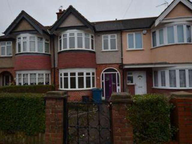 4 Bedrooms Terraced house for rent in Clitheroe Avenue, Harrow HA2