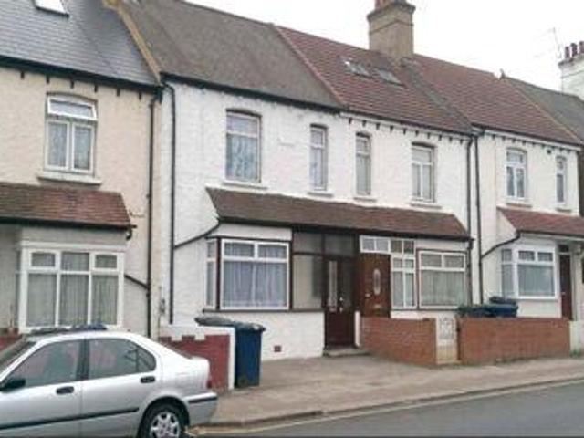 4 Bedrooms Terraced house for rent in Colindale Avenue, London NW9