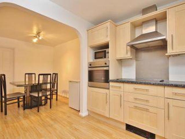 4 Bedrooms Terraced house for rent in Crowthorne Close, Southfields SW18