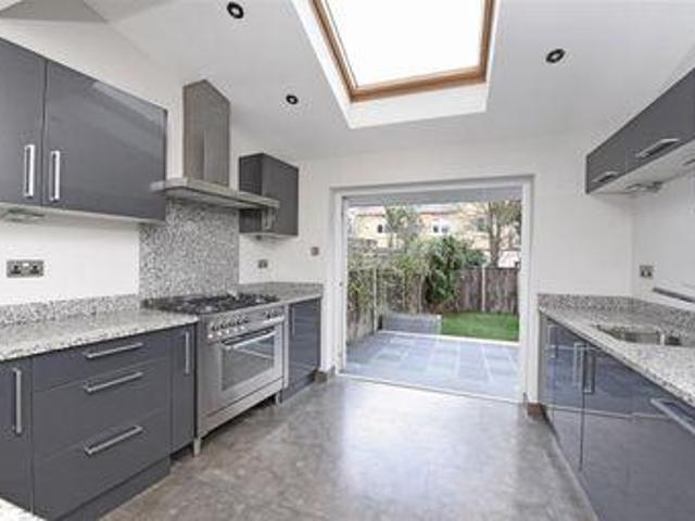 4 Bedrooms Terraced house for rent in Durnsford Avenue, London SW19