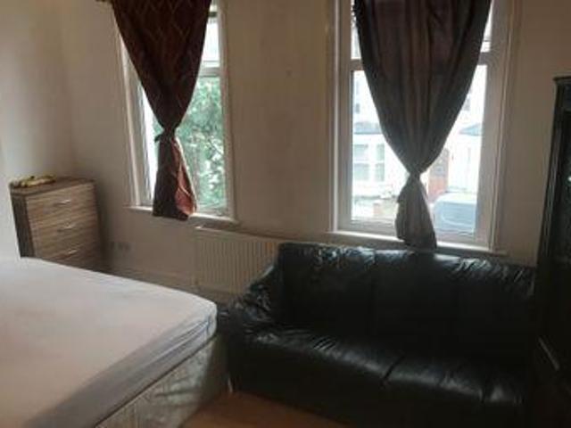 4 Bedrooms Terraced house for rent in Durban Road, Whitehart Lane N17