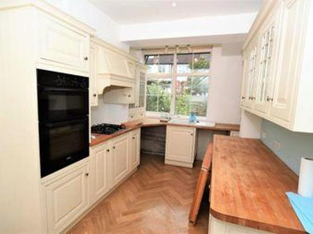 4 Bedrooms Terraced house for rent in Dingwall Gardens, Temple Fortune NW11
