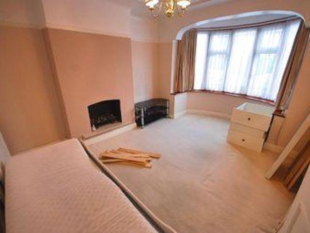 4 Bedrooms Terraced house for rent in Earlsmead, Harrow, Middlesex HA2