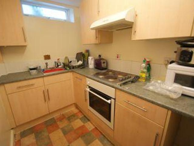 4 Bedrooms Terraced house for rent in Elizabeth Street, Hyde Park, Leeds LS6