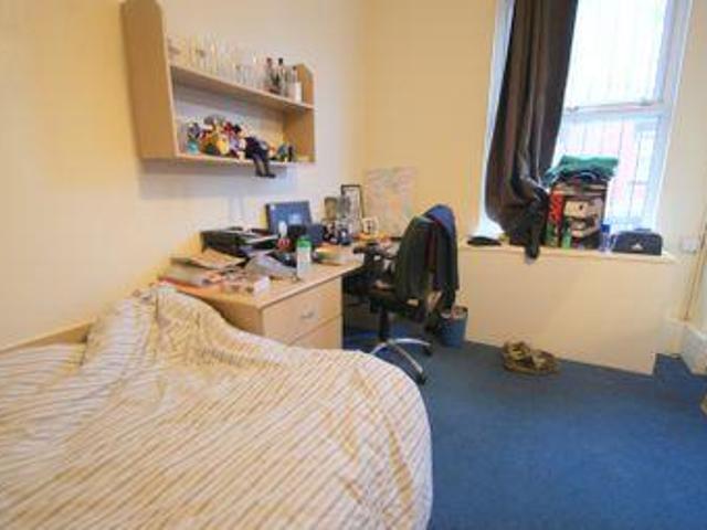 4 Bedrooms Terraced house for rent in Elizabeth Street, Hyde Park, Leeds LS6