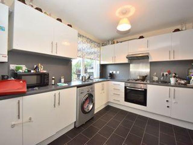 4 Bedrooms Terraced house for rent in Forest Road, Ilford, Essex IG6