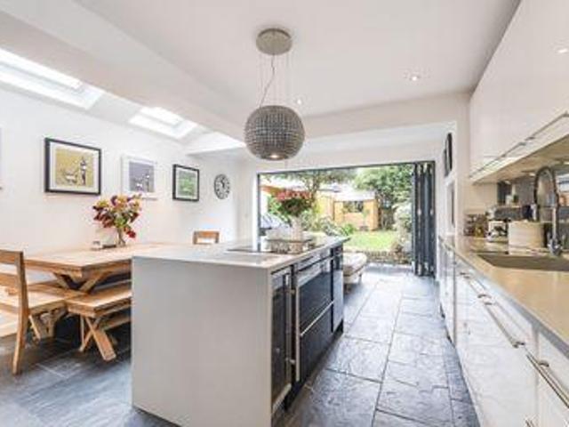 4 Bedrooms Terraced house for rent in Franche Court Road, London SW17