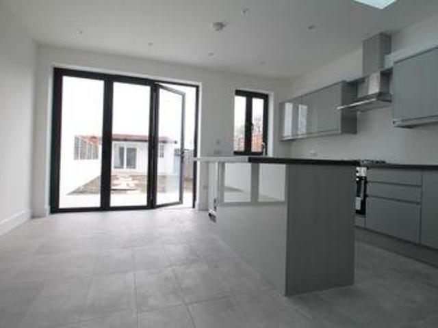 4 Bedrooms Terraced house for rent in Galpins Road, Thornton Heath CR7