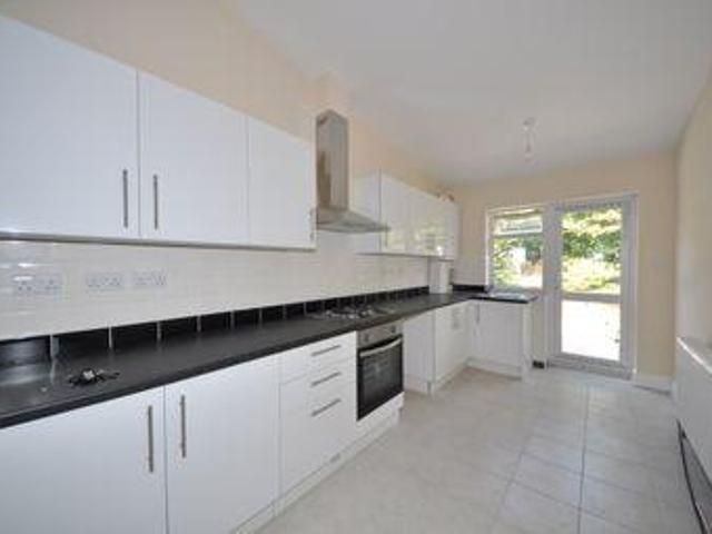 4 Bedrooms Terraced house for rent in Gants Hill Crescent, Ilford Essex IG2