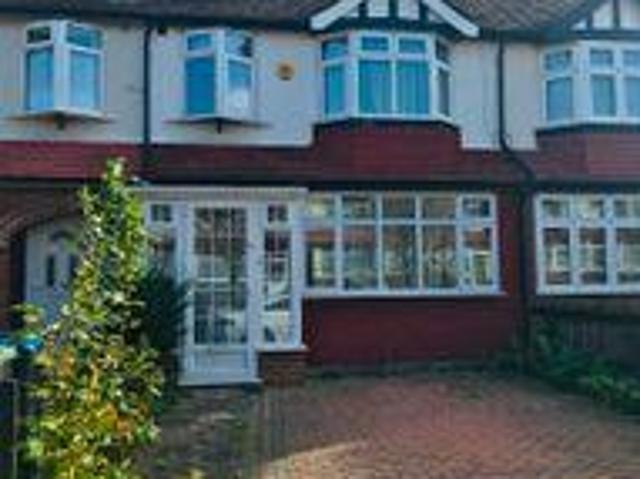 4 Bedrooms Terraced house for rent in Goodwood Avenue, Enfield EN3