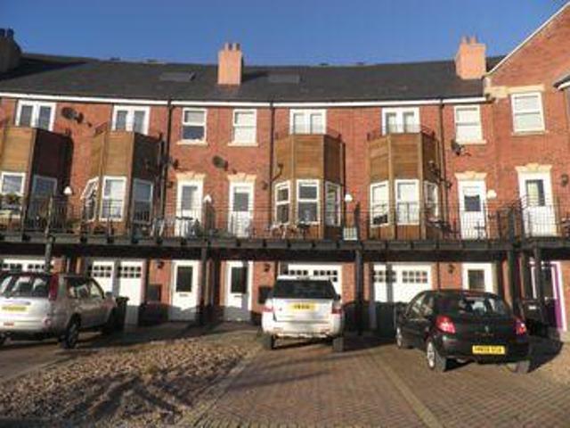 4 Bedrooms Terraced house for rent in Huntington Crescent, Leeds LS16