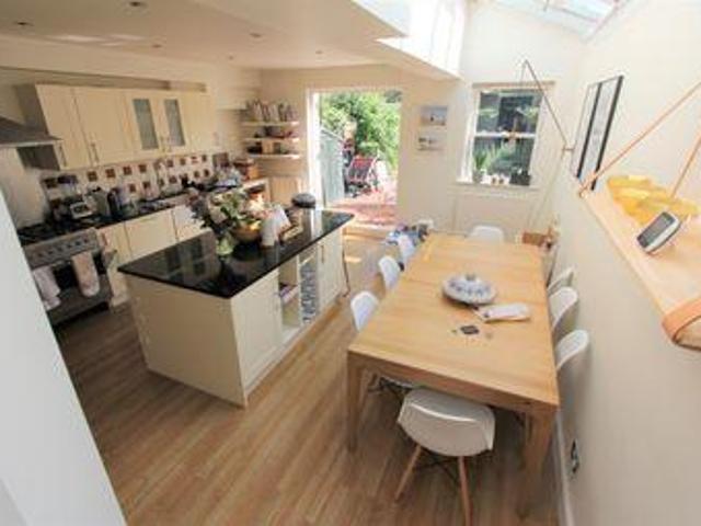 4 Bedrooms Terraced house for rent in Hamilton Road, London SW19