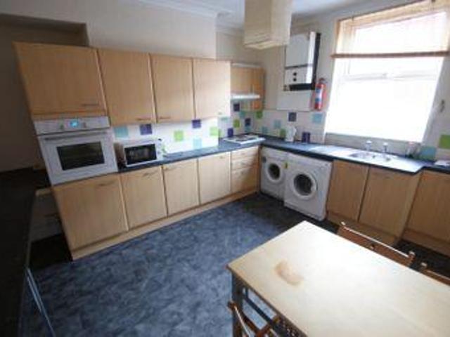 4 Bedrooms Terraced house for rent in Harold Walk, Hyde Park, Leeds LS6