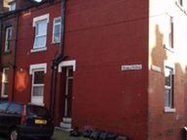 4 Bedrooms Terraced house for rent in Harold Avenue, Hyde Park, Leeds LS6