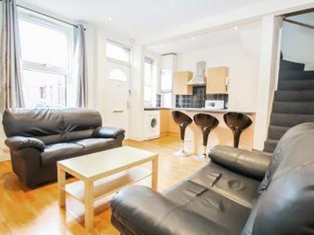 4 Bedrooms Terraced house for rent in Harold Avenue, Hyde Park, Leeds LS6