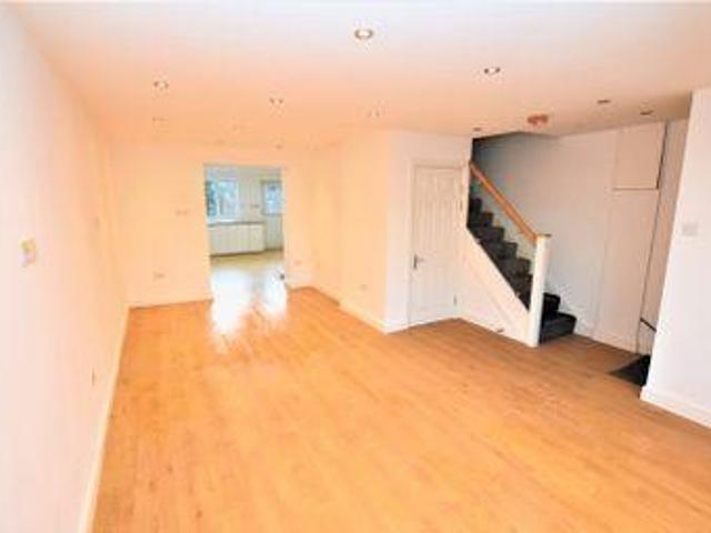 4 Bedrooms Terraced house for rent in Heathway, Dagenham RM9