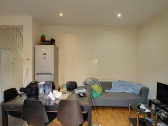 4 Bedrooms Terraced house for rent in Helena Road, Plaistow E13