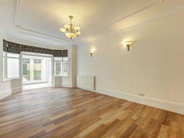 4 Bedrooms Terraced house for rent in Helenslea Avenue, London NW11