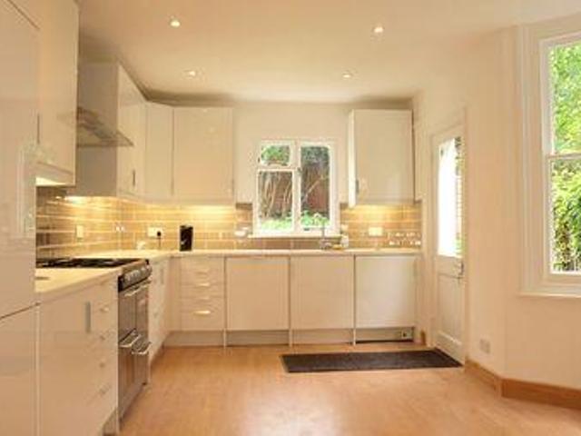 4 Bedrooms Terraced house for rent in Helix Road, London SW2