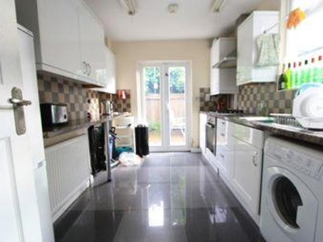 4 Bedrooms Terraced house for rent in Hereward Rd, Tooting SW17