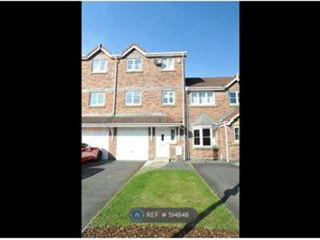 4 Bedrooms Terraced house for rent in Highclove Lane, Worsley, Manchester M28