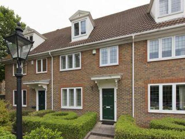 4 Bedrooms Terraced house for rent in Hollly Green, Rosslyn Park KT13
