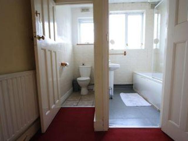 4 Bedrooms Terraced house for rent in Kenley Rd, Morden SW19