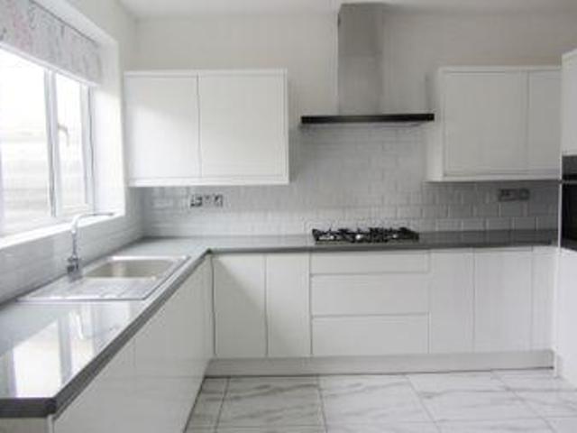 4 Bedrooms Terraced house for rent in Kerry Terrace, Woking GU21