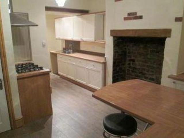 4 Bedrooms Terraced house for rent in Knottingley Road, Pontefract, West Yorkshire WF8