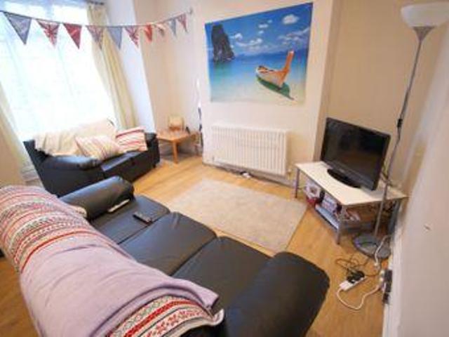 4 Bedrooms Terraced house for rent in Lucas Street, Woodhouse, Leeds LS6