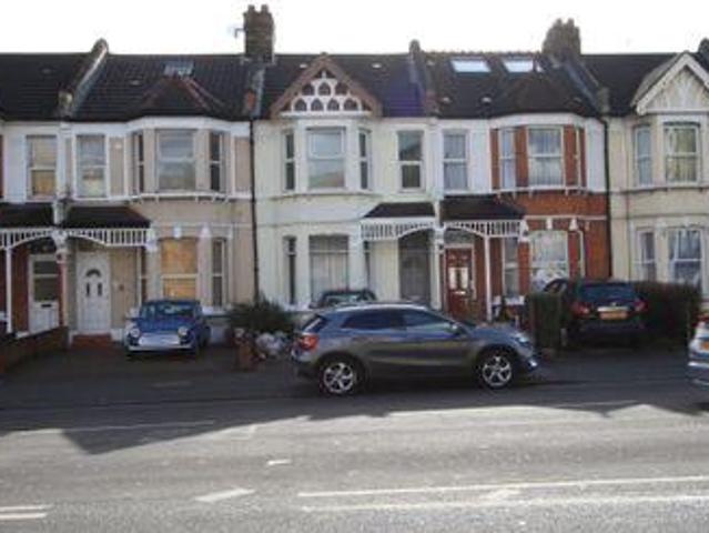 4 Bedrooms Terraced house for rent in Lyndenhurst Ave, Norbury SW16