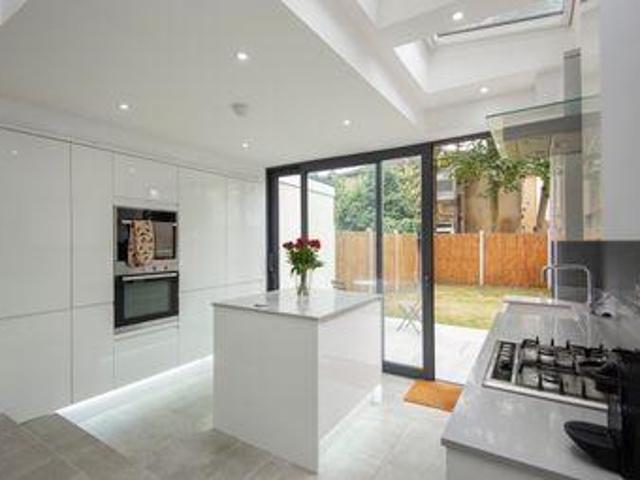 4 Bedrooms Terraced house for rent in Lancaster Road, London E17