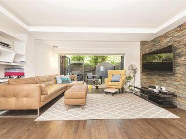 4 Bedrooms Terraced house for rent in Lewesdon Close, London SW19