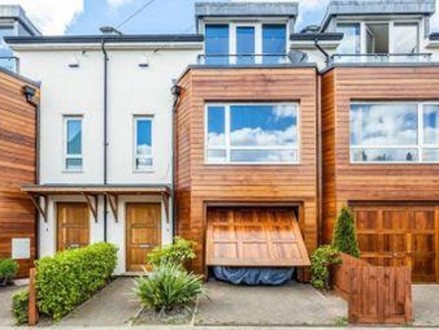 4 Bedrooms Terraced house for rent in Lincoln Road, London N2