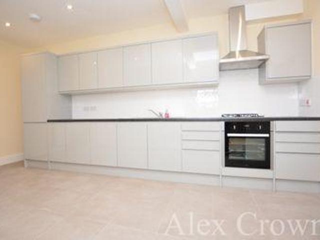 4 Bedrooms Terraced house for rent in Poynter Road, Enfield EN1