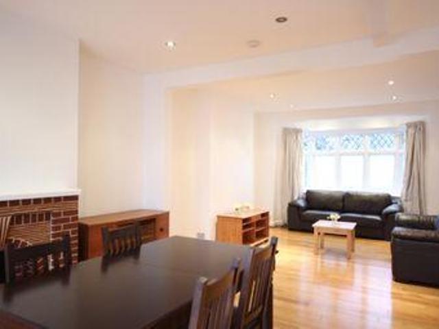 4 Bedrooms Terraced house for rent in Princes Gardens, West Acton, London W3