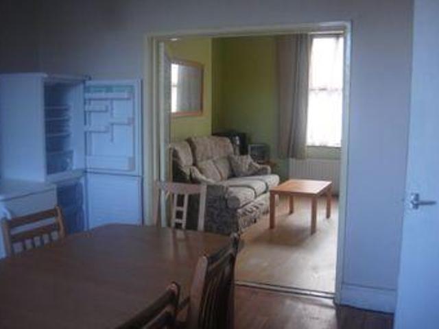4 Bedrooms Terraced house for rent in Quarry Mount Terrace, Leeds, Woodhouse LS6